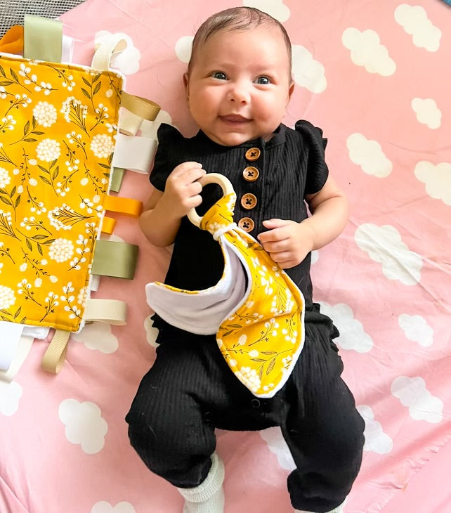 Handmade Baby Gifts : burp cloths, bibs, teethers + tag blankets ...